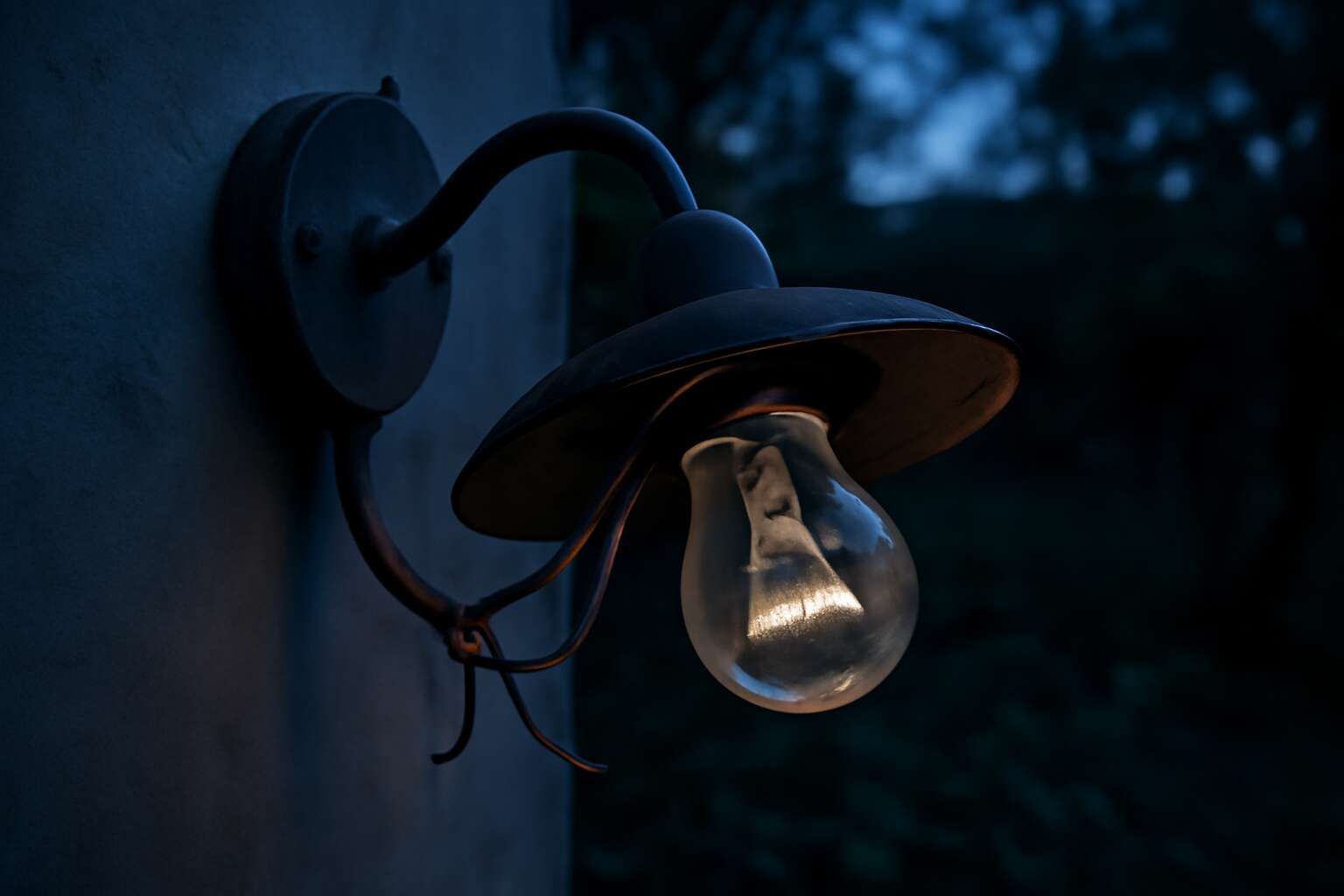 Troubleshoot and Fix Your Outdoor Light Not Working: Quick Tips to ...